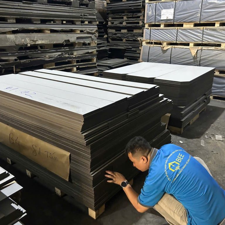 Báo Giá Thi Công Vách Ngăn Vệ Sinh Compact HPL 2026 - Mbee